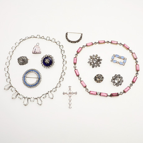 FIVE GEORGIAN SILVER AND PASTE BROOCHES, TWO PASTE NECKLACES ETC ...