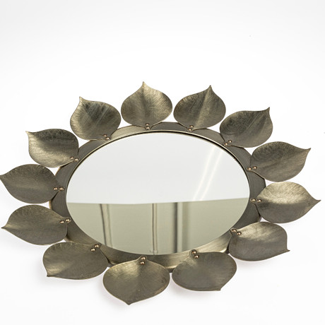 SPEGEL, dekor av lövformad metall, 1900-talets andra hälft. Speglar ...