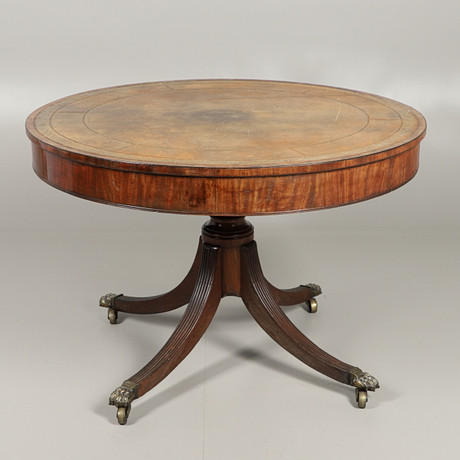 A REGENCY MAHOGANY CIRCULAR LIBRARY TABLE. Furniture - Tables - Auctionet