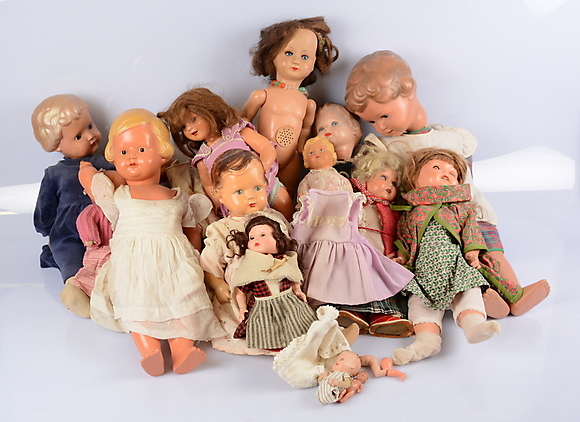 A Collection DOLLS 1900s. Toys - Auctionet