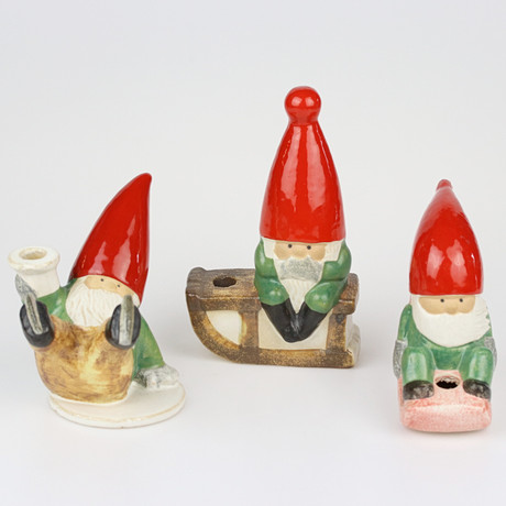 LISA LARSON. Ljusstakar, 3 delar, tomtar, delvis glaserat stengods ...