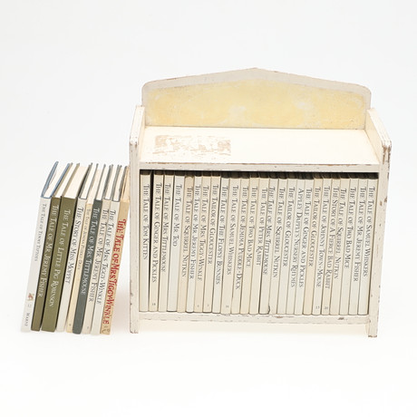 A COLLECTION OF PETER RABBIT AND OTHER BEATRIX POTTER BOOKS IN WOODEN ...