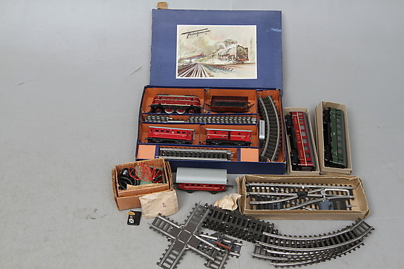 FLEISCHMANN scale 0 train set E 345/3 R, 3 extra carriages, transformer ...
