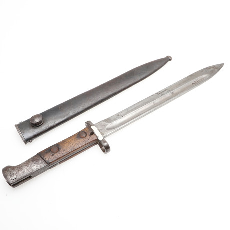 A FIRST WORLD WAR 1907 PATTERN BAYONET AND SCABBARD. Weapons ...