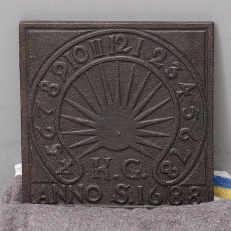 SOLUR, gjutjärn, 1688. Allmoge - Verktyg & Redskap - Auctionet