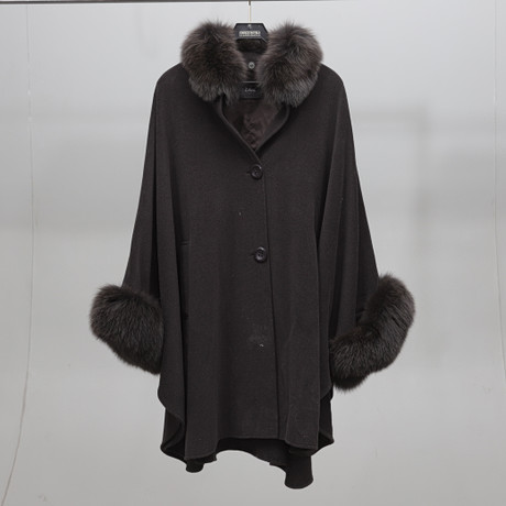 CAPE, dam, lamm och angoraull, med pälsdetaljer, Elisa Fend, Österrike ...