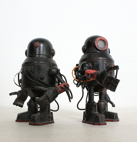 MARTIN SMIDA. Hans ateljé. 'The Evil Ones', par skulpturer med ...