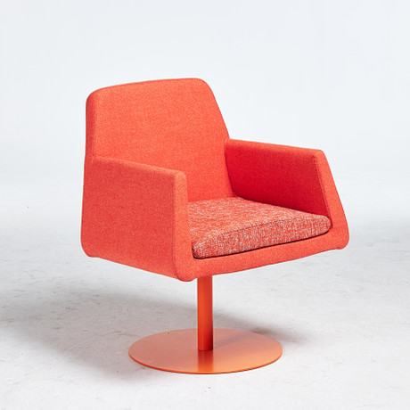 ALEXANDER LERVIK, snurrfåtölj, "Jeffersson", orangemålad metallstomme ...