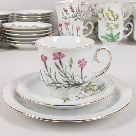 A 48-piece “Carl von Linnaeus” four-leaf clover coffee set, 1970/80s ...