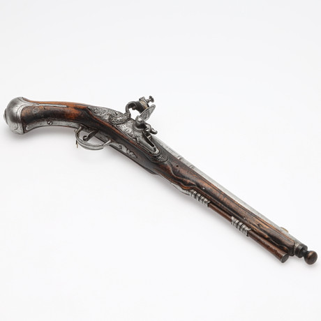 The flintlock pistol, first half of the 17th century. Weapons ...