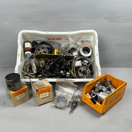 BMW, parti diverse delar och verktyg, bl.a. växellådsdrev, ventildelar ...