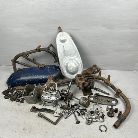 HUSQVARNA, lot of parts, mostly for model 25. 1920s, Sweden. Vehicles ...
