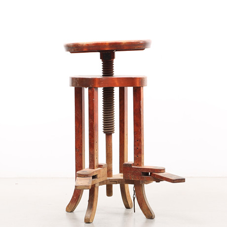 SNURRPALL / ARBETSPALL, lackat lövträ, omkring 1900-talets mitt. Möbler ...