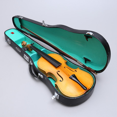 FIOL med STRÅKE, FODRAL, Lark. Samlarföremål - Musikinstrument - Auctionet