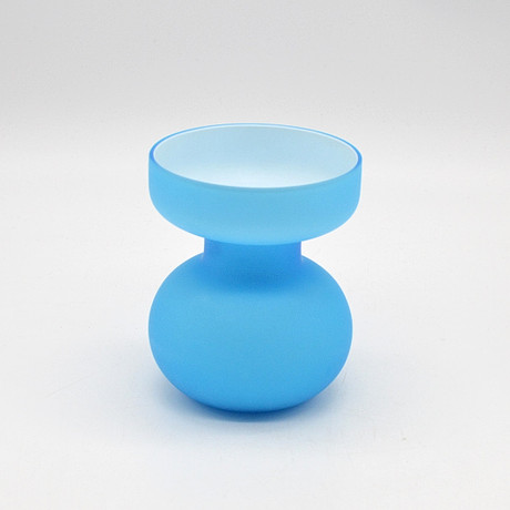 CARLO MORETTI. MURANO GLASS VASE, BLUE-WHITE AND MATT, OVERLAID GLASS ...