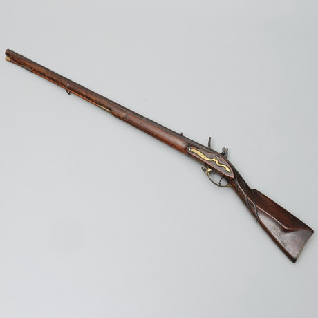 A FLINT LOCK RIFLE, marked Versailles, France, 18th century. Weapons ...