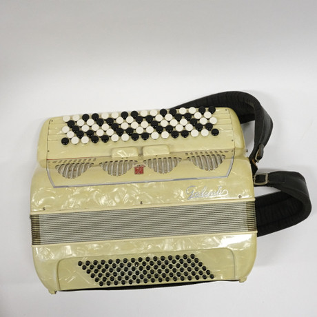 GALANTI. DRAGSPEL. Samlarföremål - Musikinstrument - Auctionet