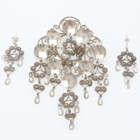 DRÄKTSMYCKEN, 3 delar, silver, brosch & örhängen, filigranarbete, 1900 ...