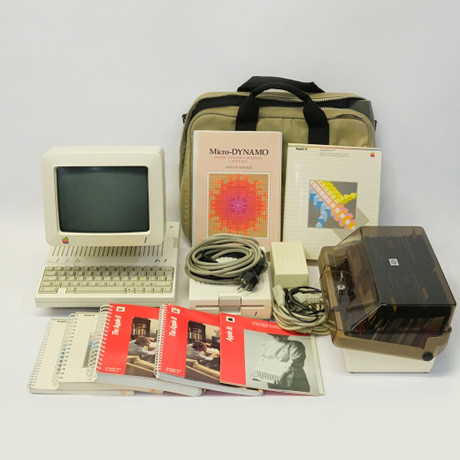 APPLE IIC MED TIILBEHÖR. Övrigt - Modern Teknik & Elektronik - Auctionet