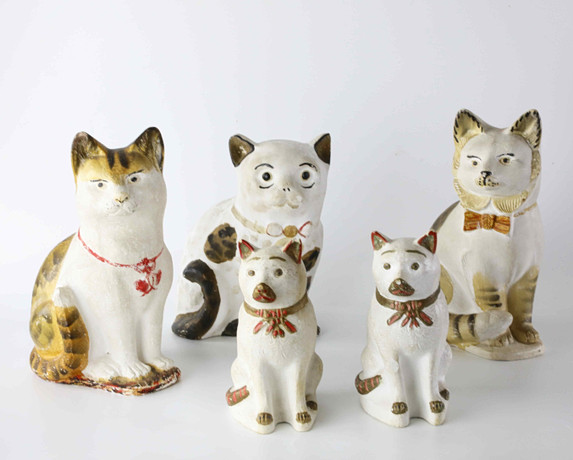 A set of five 19th century plaster cats/figurines. Miscellaneous ...
