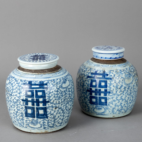 Two blue and white ginger pots, China, 19th century. Jh. (2). Asiatica ...