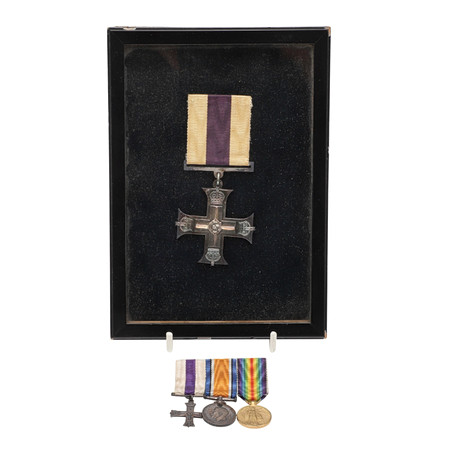A FIRST WORLD MILITARY CROSS ATTRIBUTED TO THE MACHINE GUN CORPS. Coins ...
