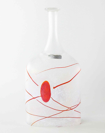 BERTIL VALLIEN. Glasflaska, Artist Collection, Kosta, signerad. Glas ...