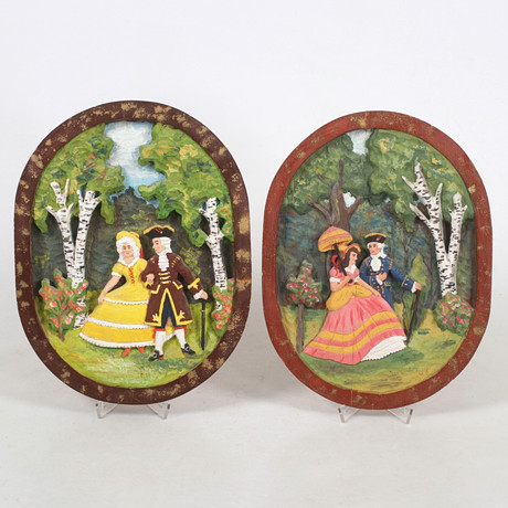 VÄGGRELIEFER, 2 st, snidad och bemålat trä, signerade Olof Eriksson ...