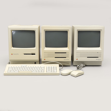 DATORER, 3 st, Macintosh SE och Macintosh Plus 1MB, med tillbehör, 1980 ...