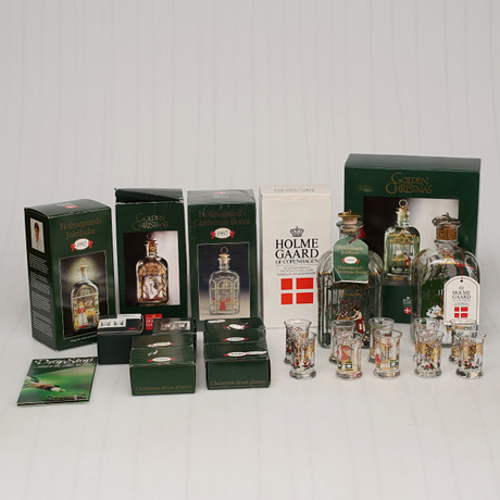 HOLMEGAARD, karaffer och snapsglas, julmotiv, 1980-90-tal, totalt 33 ...