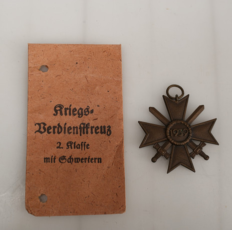 MILITÄRFÖRTJÄNSTKORSET MED SVÄRD, 2:a klass, Tyskland III-riket, 1939 ...
