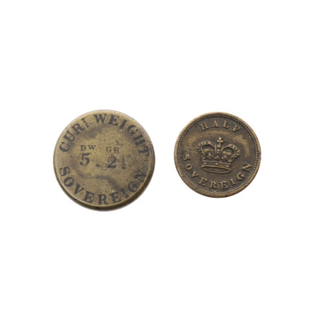 A WILLIAM IV BRASS HALF SOVEREIGN WEIGHT AND A QUEEN VICTORIA BRASS ...