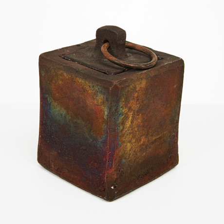 DAN LEONETTE (FÖDD 1941). Burk med lock, stengods och järn, signerad ...