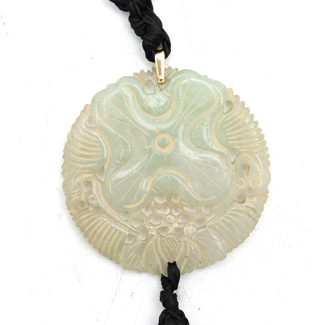 Vietnamesiskt hänge i snidad och genombruten jade från Nguyên-dynastin ...