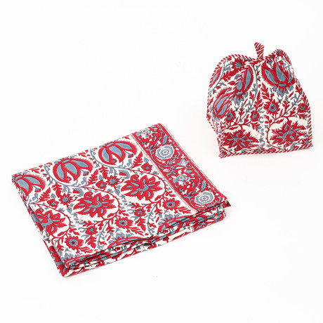 FIRMA SVENSKT TENN, 2 delar, duk samt tehuva, i bomullstyg "Indisk ros ...