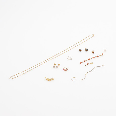 A BATCH OF GOLD SCRAP AND MORE, 8K GOLD. Jewellery & Gemstones - Other ...