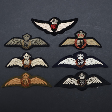 A COLLECTION OF RAF FLYING WINGS. Weapons & Militaria - Other - Auctionet