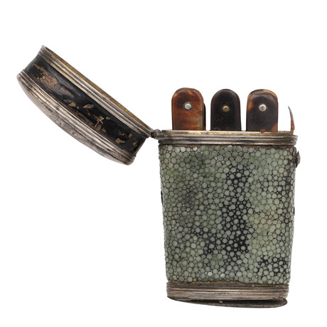 AN EARLY 19TH CENTURY CASED SET OF SIX BLOOD LETTING FLEAMS. Silver ...