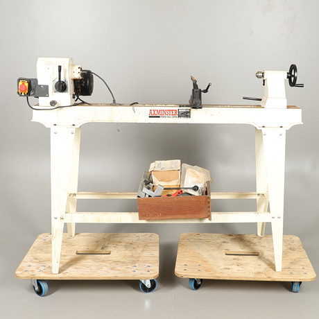 AXMINSTER. AN APTC M950 WOODTURNING LATHE ON INTEGRAL STAND PLUS A BOX ...
