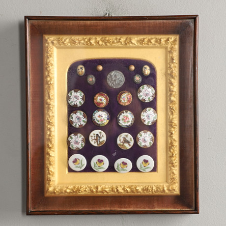 A DISPLAY OF 19TH CENTURY AND LATER CONTINENTAL ENAMEL AND GILT METAL ...