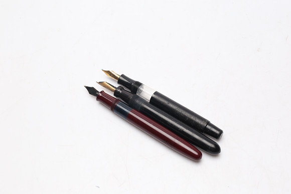A set of three 20th century fountain pens. Vintage Clothing ...