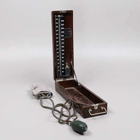 A FIVEPOINT SPHYGMOMANOMETER, first half of the 20th century ...