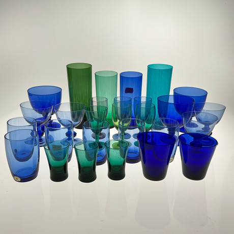 DINNERWARE, stained glass. 28 parts. Mainly Reijmyre, 20th century ...