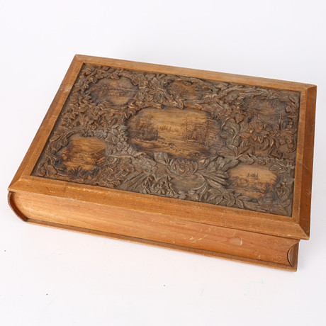 SKRIN I FORM AV BOK, trä, omkring 1900. Övrigt - Övrigt - Auctionet