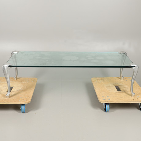 A MODERN DESIGNER HEAVY PLATE GLASS COFFEE TABLE. Furniture - Tables ...