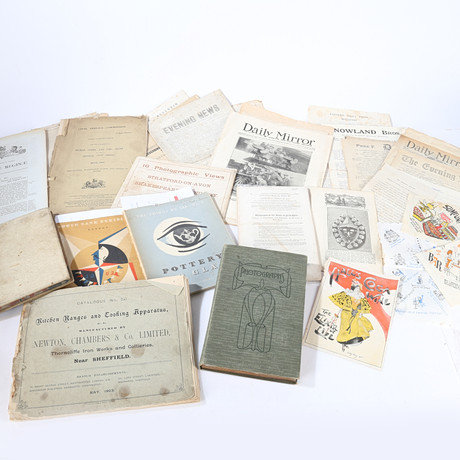 A COLLECTION OF EPHEMERA. Books, Maps & Manuscripts - Other - Auctionet