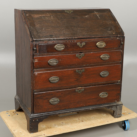 AN 18TH CENTURY OAK FALL FRONT BUREAU. Furniture - Chests of drawers ...