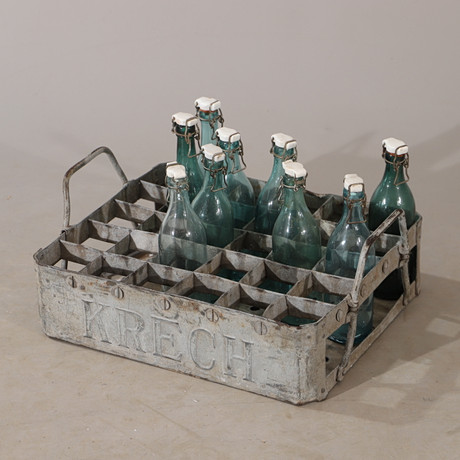 FLASKSTÄLL MED FLASKOR, Krech, 1900-talets första hälft. Övrigt ...