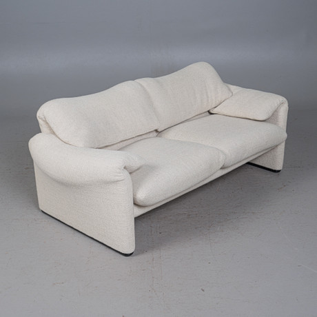 VICO MAGISTRETTI. Cassina, two-seater/couch, model 'Maralunga', 1980s ...