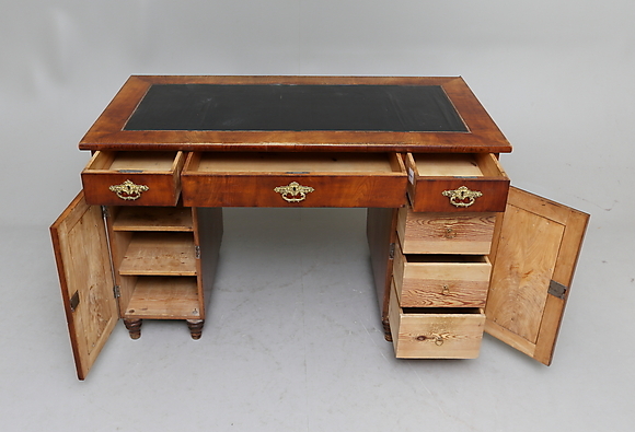 DESK, 1800s. Furniture - Tables - Auctionet